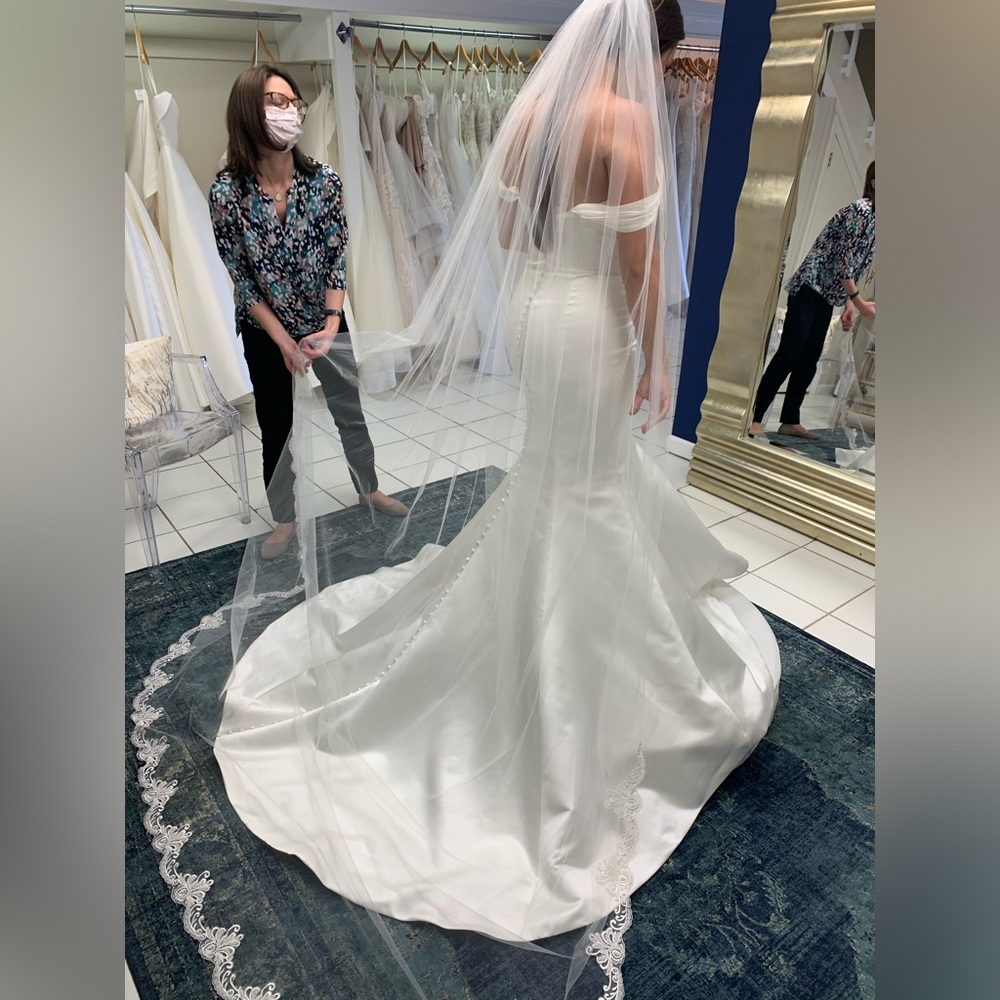 Robert Bullock Ivory Wedding Dress - Gem